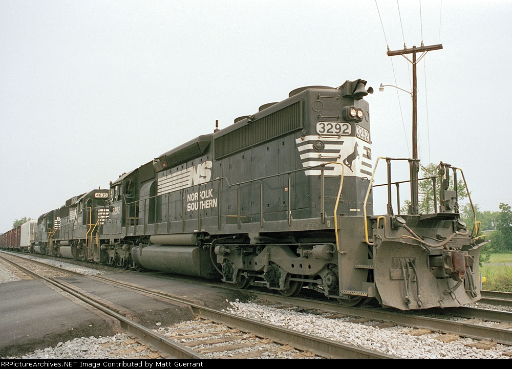 NS SD40-2 3292, NS GP59 4635, NS SD40-2 3280